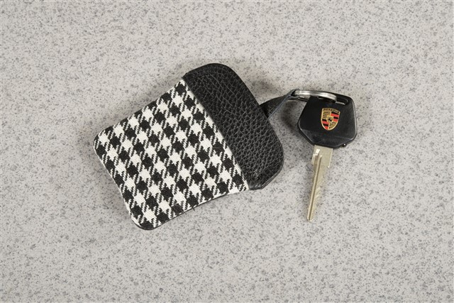 TEILE.COM | Porsche Classic Key case with embossed Porsche crest ...